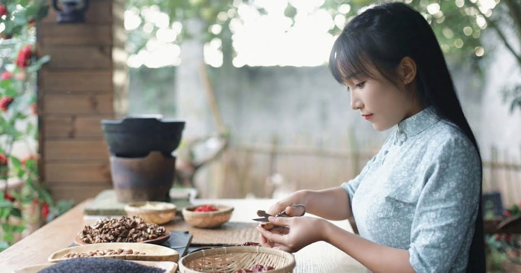 Li Ziqi et la tradition chinoise ancestrale – Sakartonn